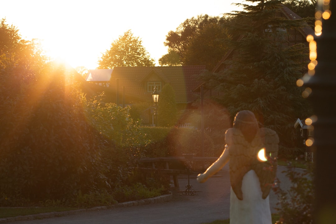 Timing is Everything for Golden Hour Wedding Photos
